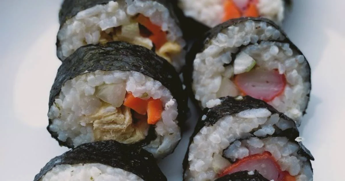 Resep Sushi Simple untuk Pemula, Cepat dan Lezat dengan Bahan Sehari ...